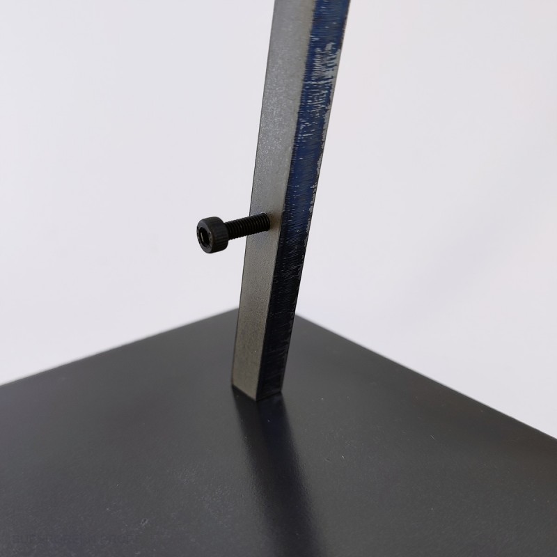 DL44 invisible raw steel stand